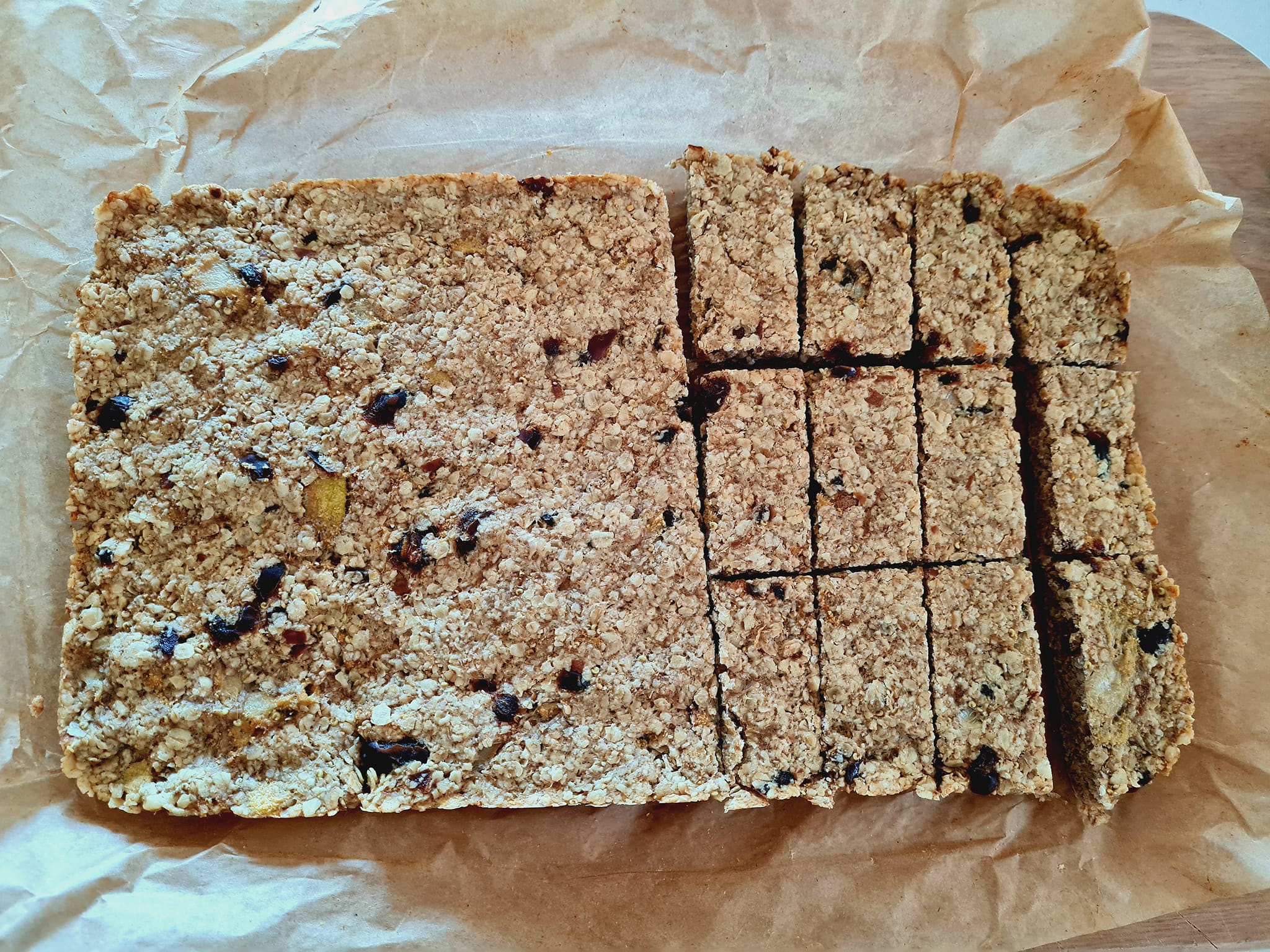 Feijoa oat slice Recipe - simplyfeijoa