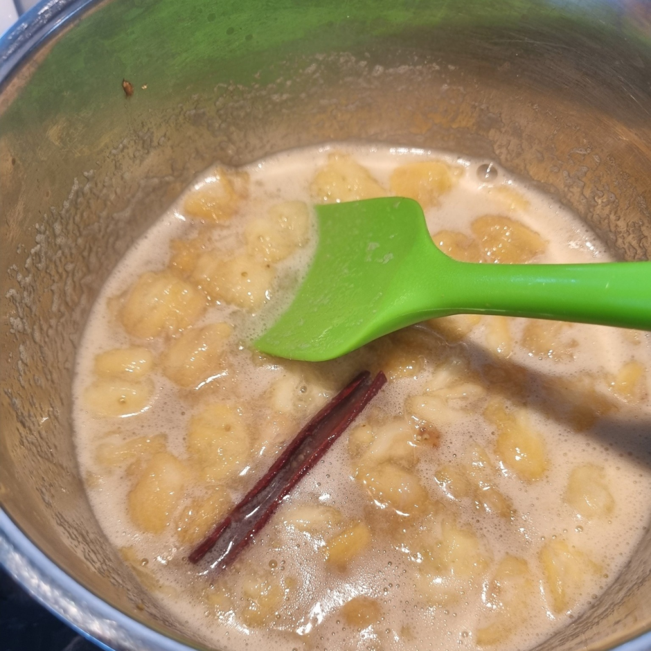 stewed Feijoa Recipe - simplyfeijoa